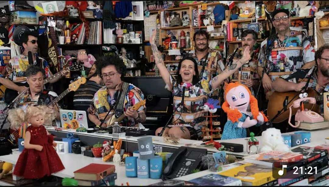 31 Minutos lleva su humor crítico al Tiny Desk de NPR